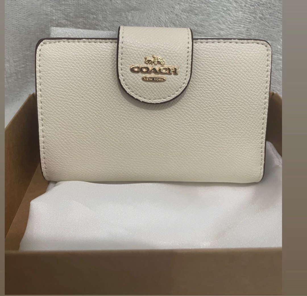Coach wallet, Women's Fashion, Bags & Wallets, Wallets & Card holders ...
