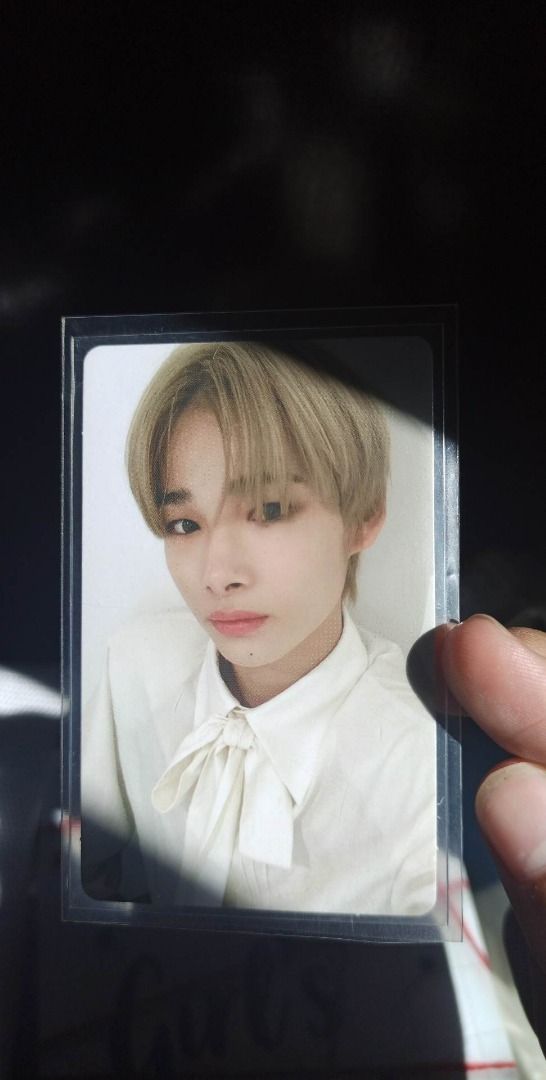 ENHYPEN niki border day one dusk photocard, Hobbies & Toys, Memorabilia ...