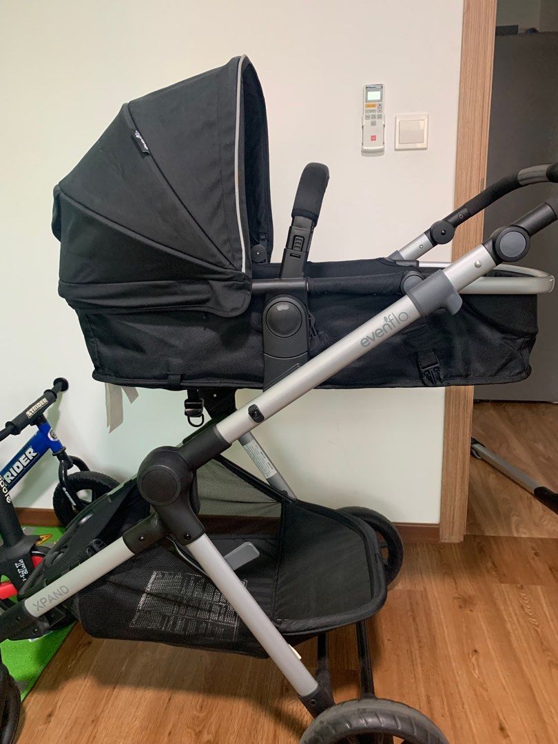 Evenflo pivot expand, Babies & Kids, Going Out, Strollers on Carousell