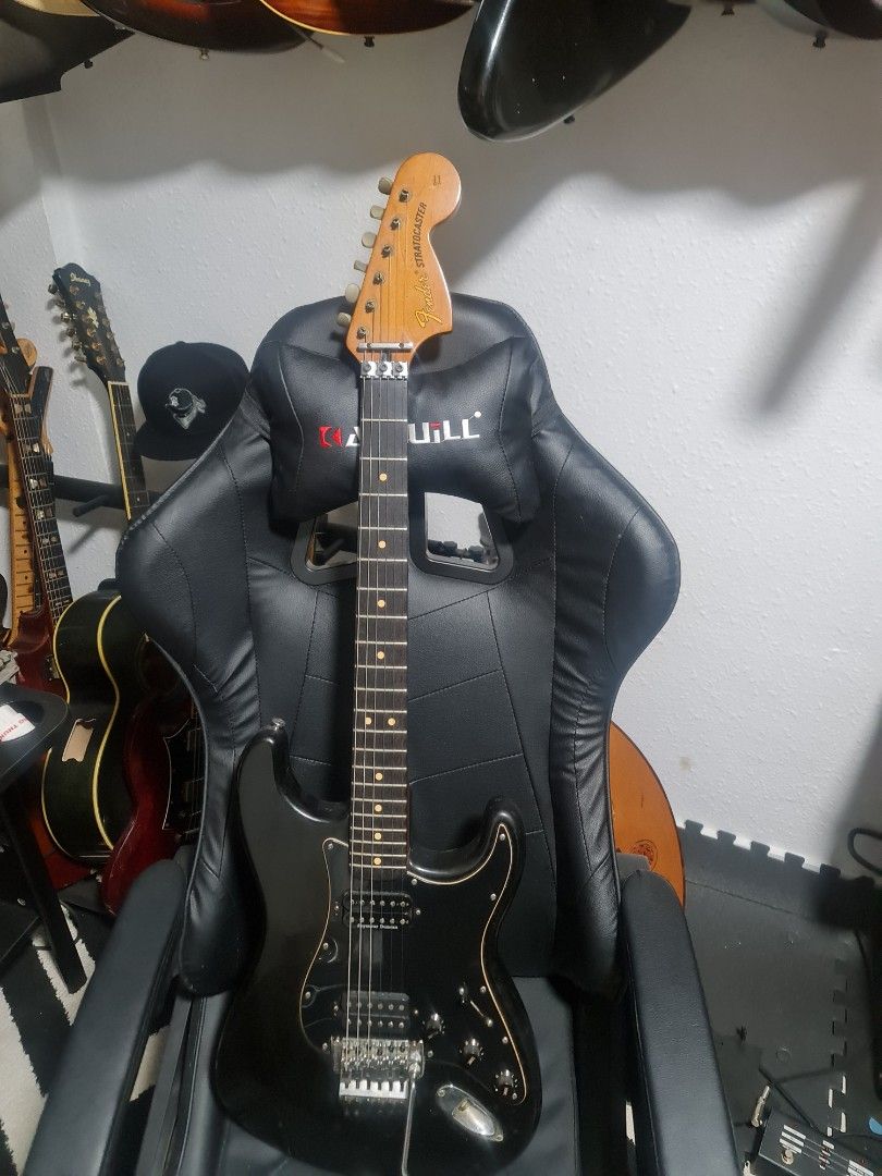 Fender mim strat, Hobbies & Toys, Music & Media, Musical Instruments on ...