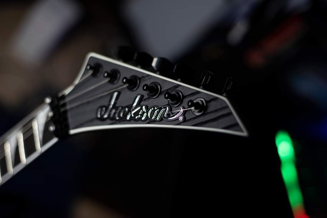 Jackson Pro Series Jeff Loomis Signature Kelly, Hobbies & Toys, Music ...