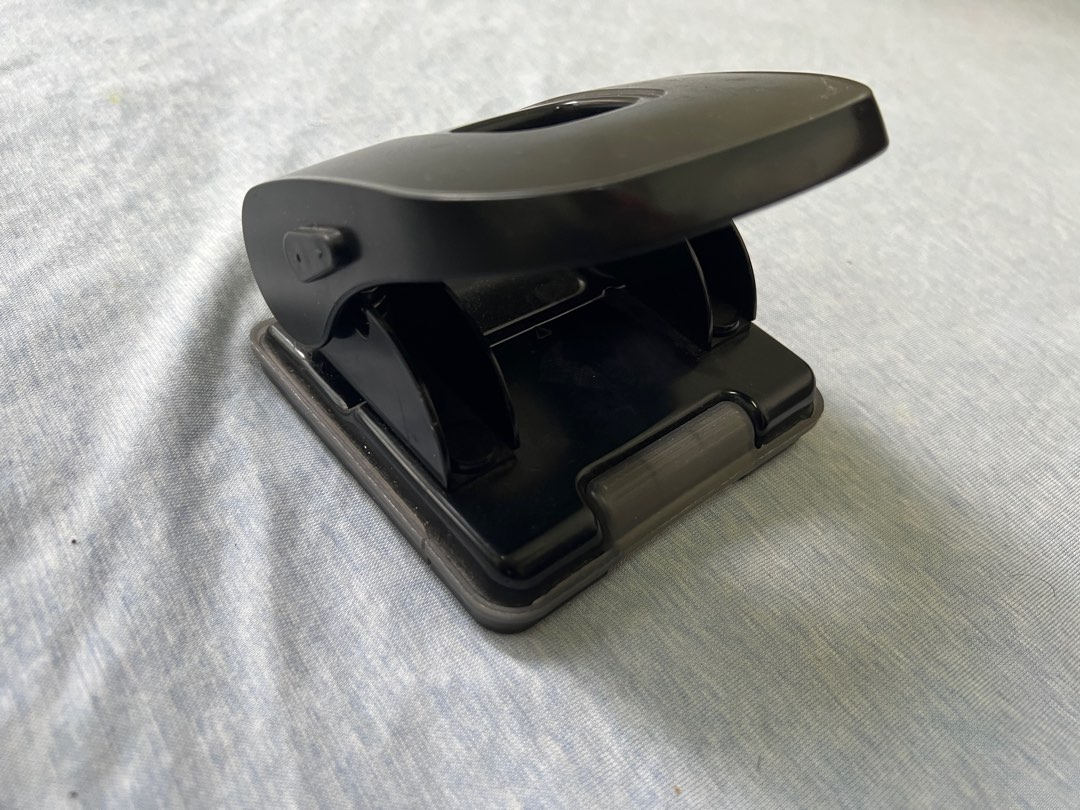 Lyreco Large Hole Paper Puncher (Heavy Duty), Hobbies & Toys ...