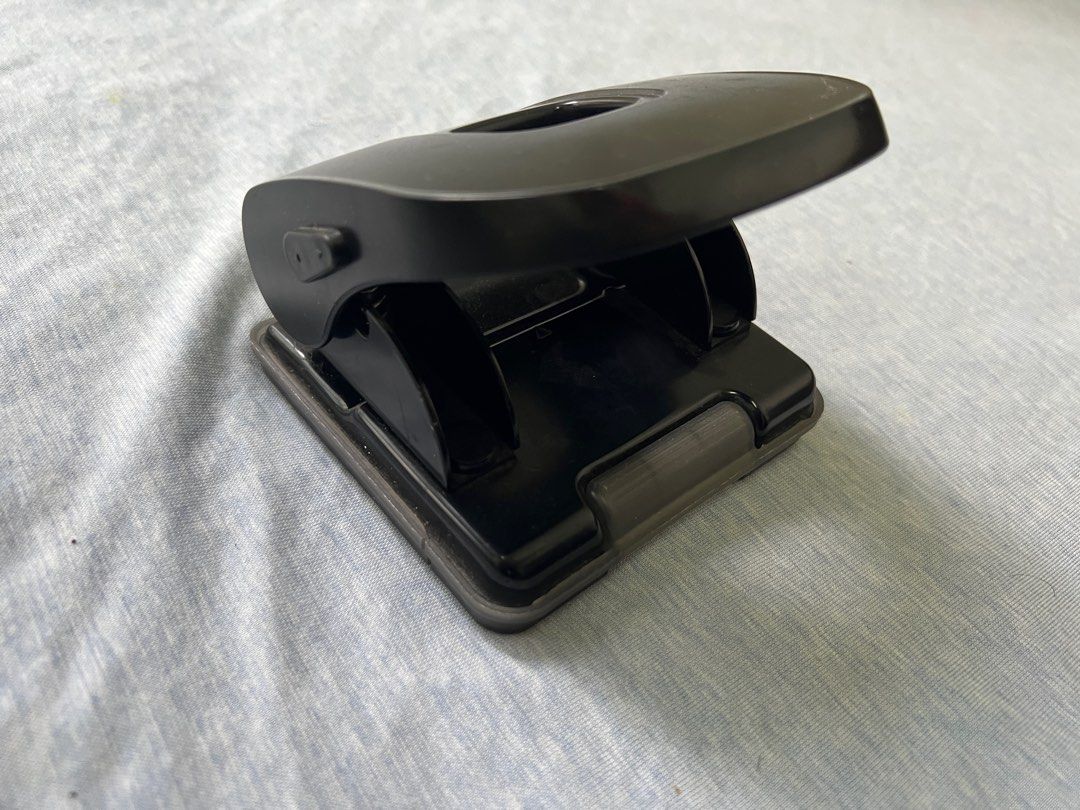 Lyreco Large Hole Paper Puncher (Heavy Duty), Hobbies & Toys ...