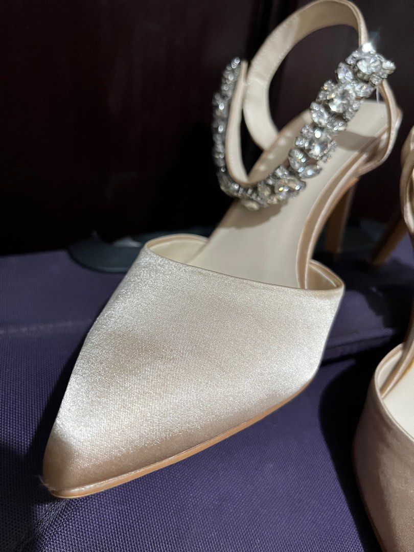 Matthews Heels, Women's Fashion, Footwear, Heels on Carousell