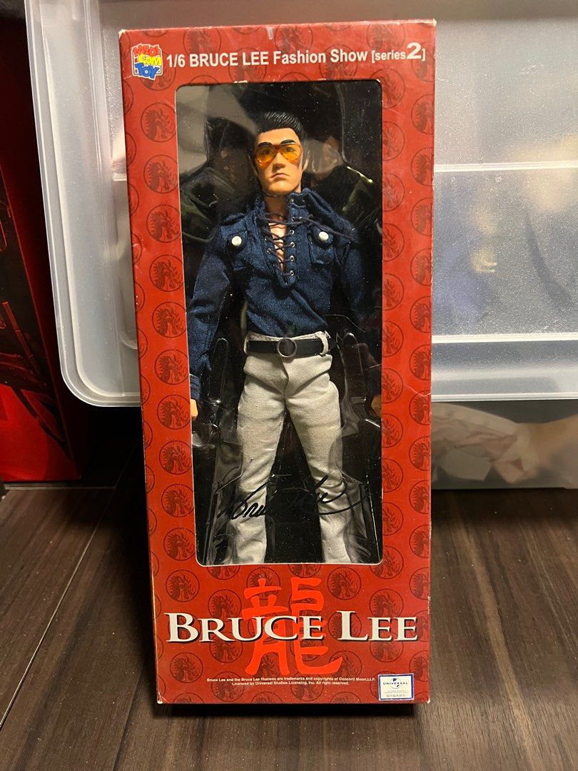 Medicom 1/6 Bruce Lee 李小龍 Figure Eric So 親筆簽名版, 興趣及遊戲, 玩具 & 遊戲類 - Carousell