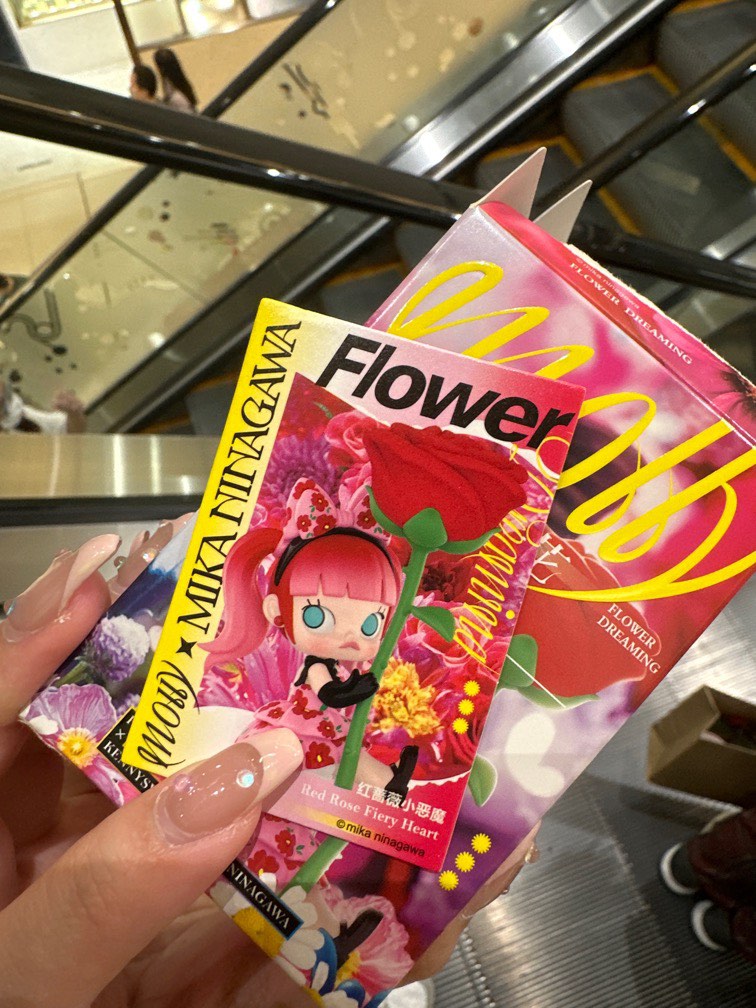 molly red rose popmart, 興趣及遊戲, 玩具 & 遊戲類 - Carousell