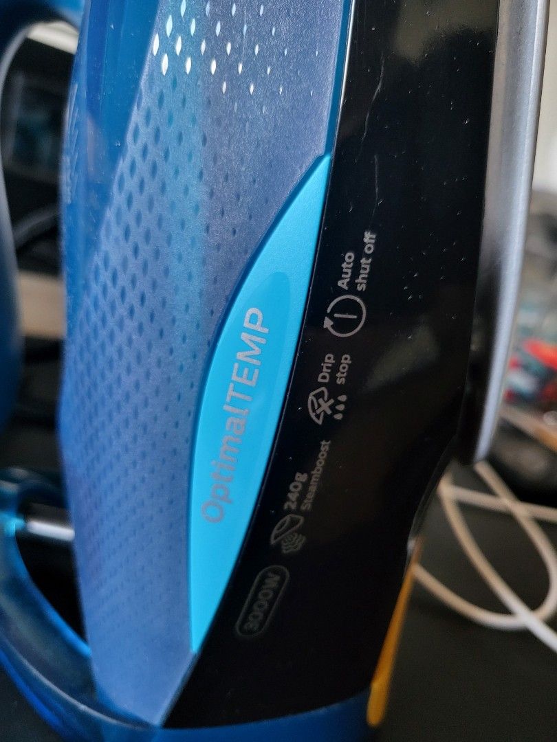 Philips Azur Advanced, TV & Home Appliances, Irons & Steamers on Carousell