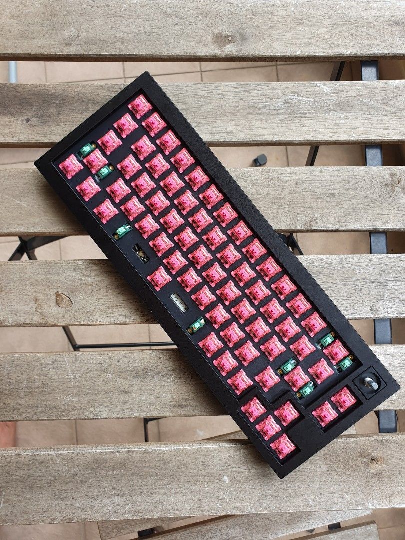 WTT/WTS Wired Aluminium 65% Mechanical Keyboard Keychron Q2 Akko Rose ...