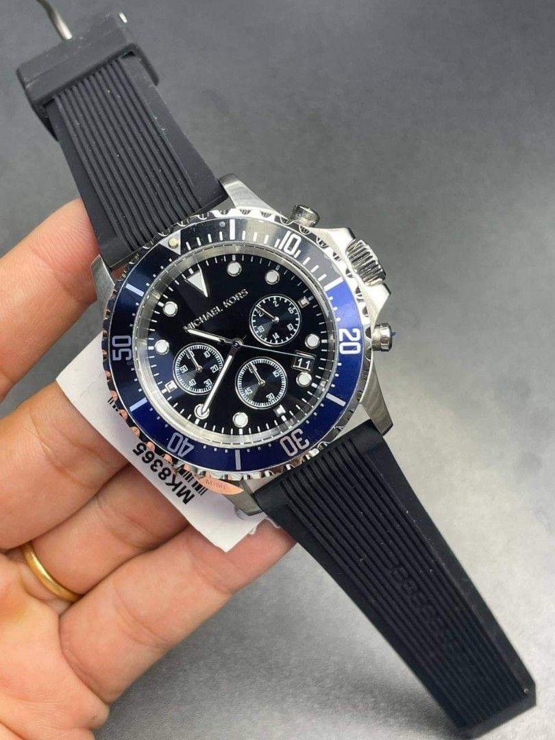 Authentic MK8365 Everest Black Rubber strap Watch, Men's Fashion ...