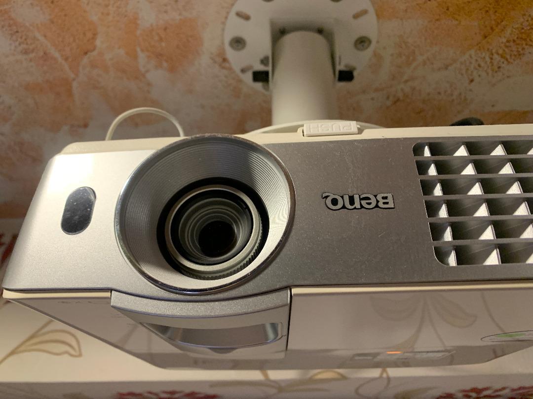 BenQ W1070 Full HD 1080p 3D DLP Home Entertainment Projector (w/ 80 ...
