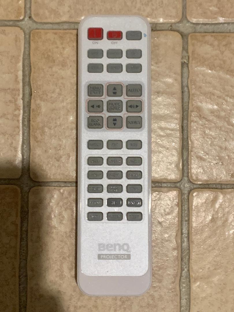 BenQ W1070 Full HD 1080p 3D DLP Home Entertainment Projector (w/ 80 ...