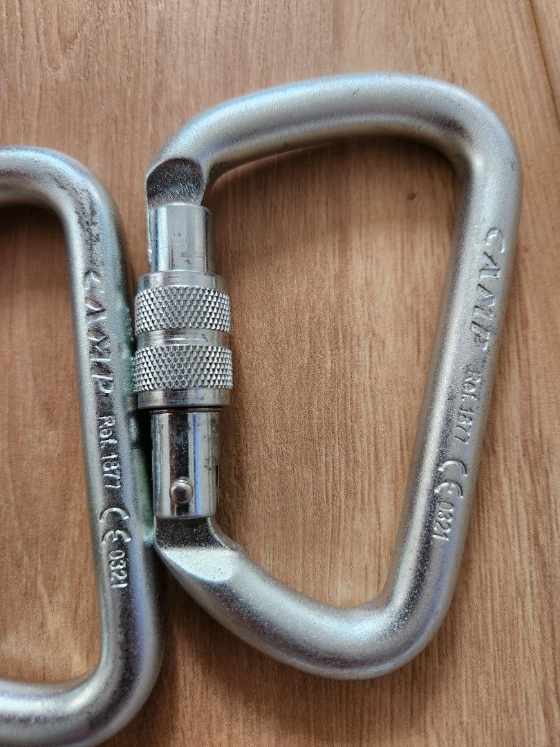 CARABINERS STEEL D PRO LOCK 1877 (52 kN)., 運動產品, 其他運動配件 - Carousell