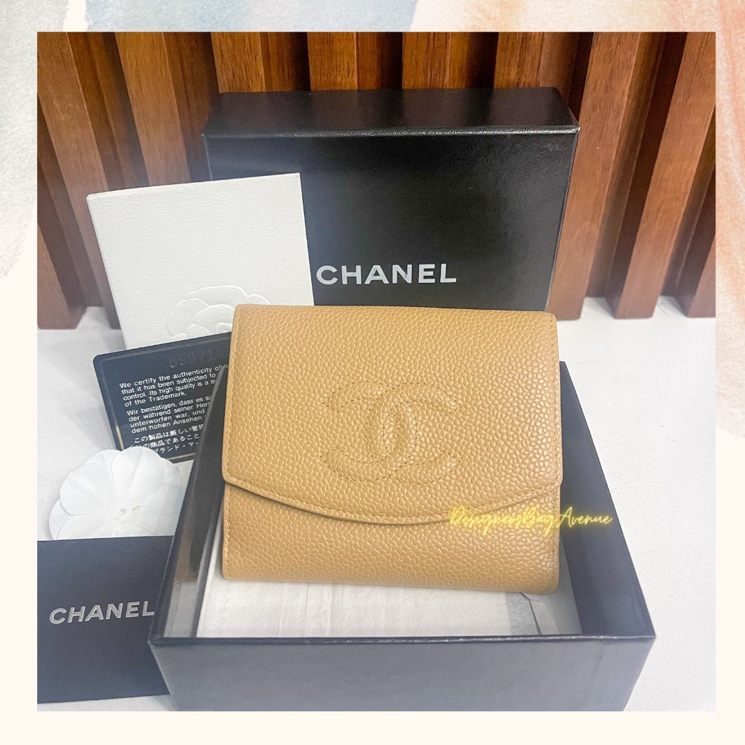 Chanel Compact Portefeuille Caviar in Beige and Gold Hardware Series 8 ...