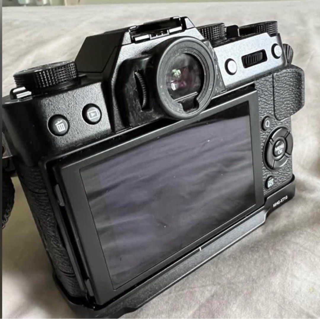 Fujifilm XT20 With Grip Like new X-T20, Photography, Cameras on Carousell