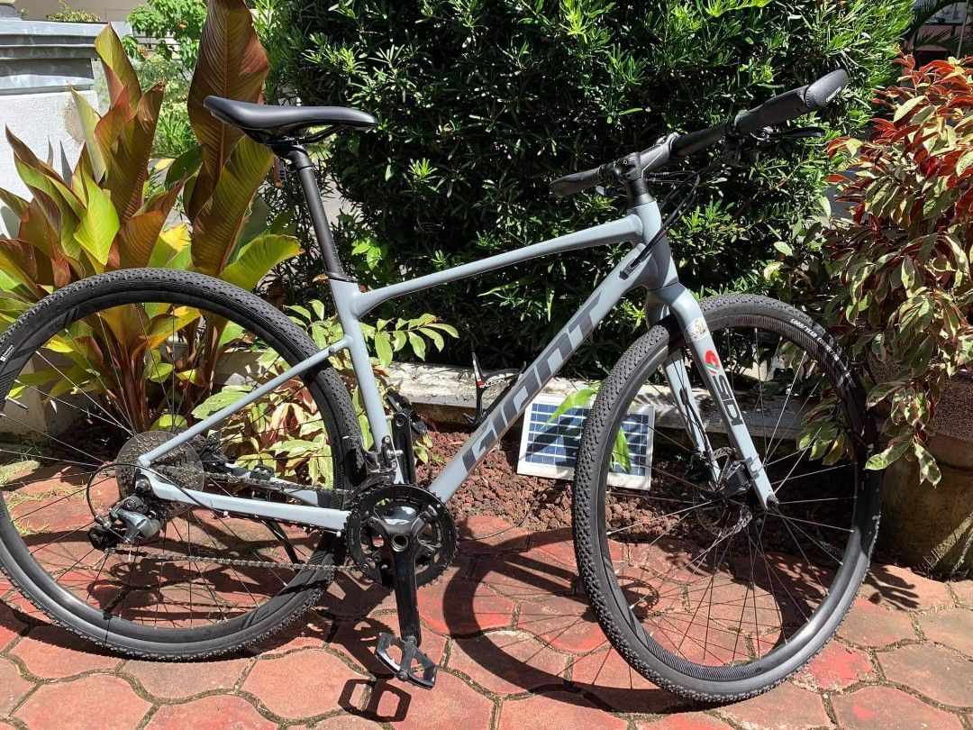 Giant Revolt_F, Sports Equipment, Bicycles & Parts, Bicycles on Carousell