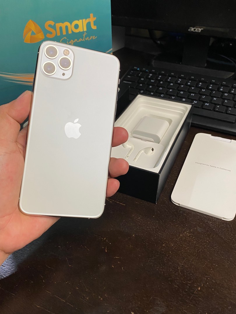 iPhone 11 Pro Max 64GB SILVER 82% Battery health Complete Package all ...