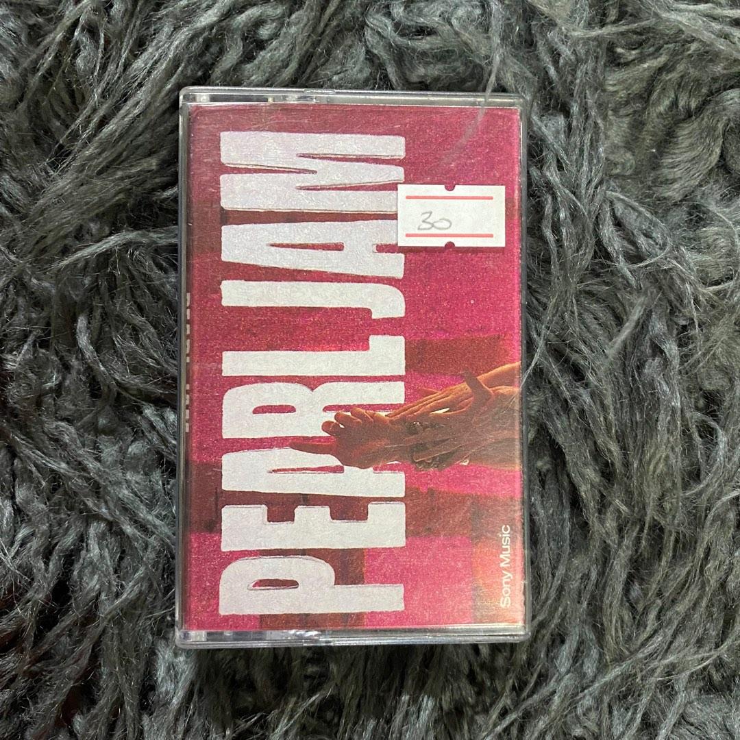 KASET PEARL JAM Ten, Hobbies & Toys, Music & Media, CDs & DVDs on Carousell
