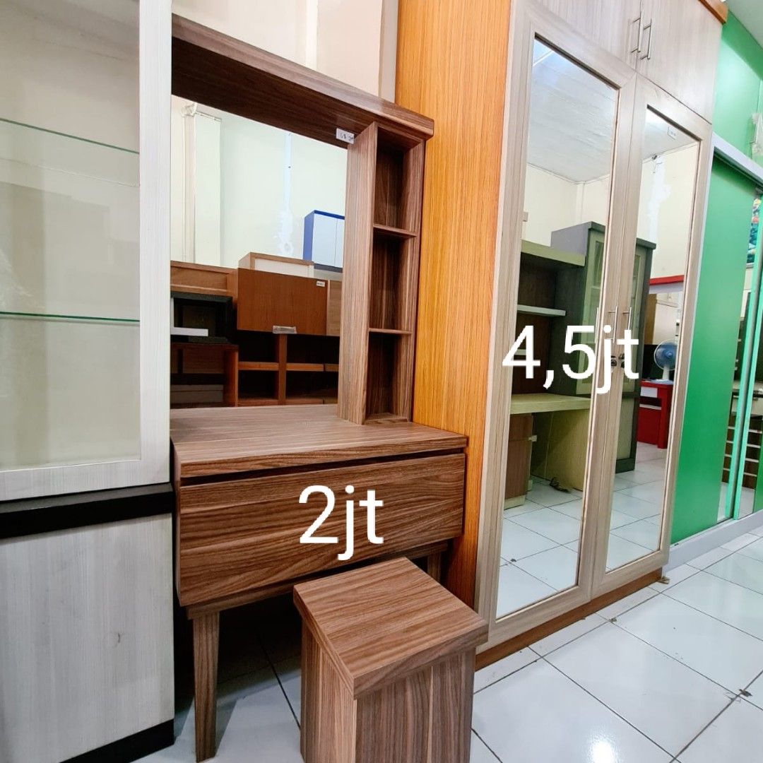 Lemari Pakaian full kaca cermin, Perabotan Rumah di Carousell