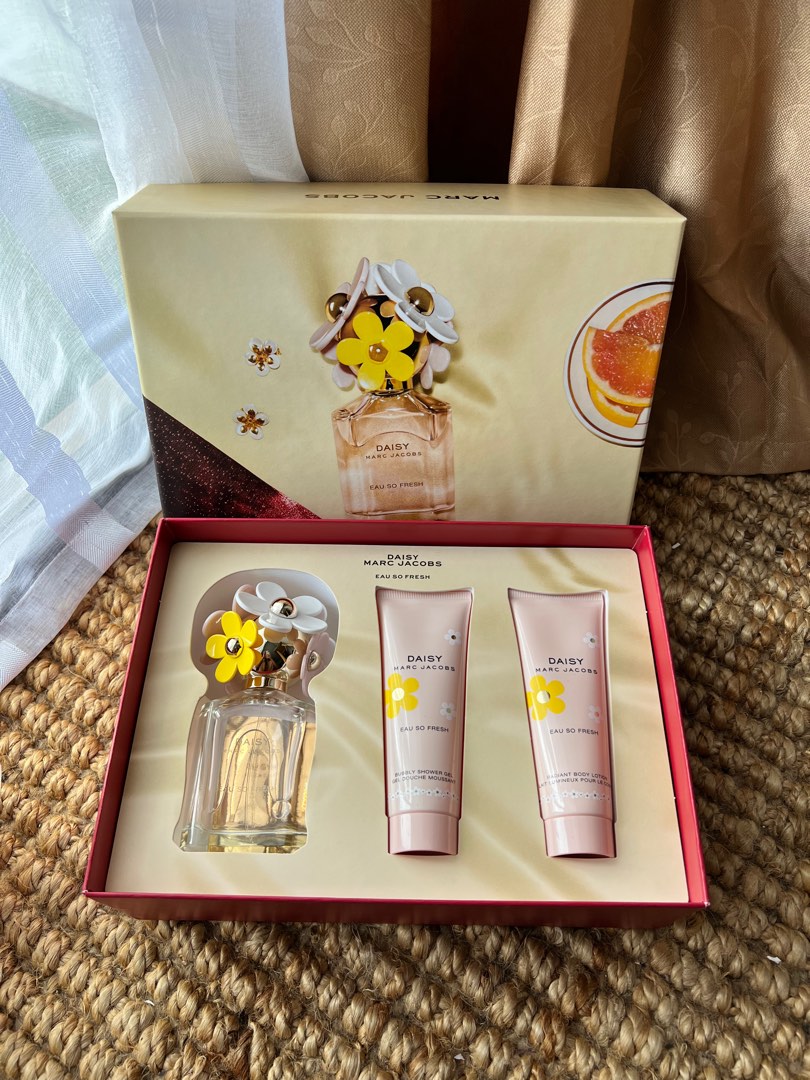 Marc Jacobs Daisy Set, Beauty & Personal Care, Fragrance & Deodorants on Carousell