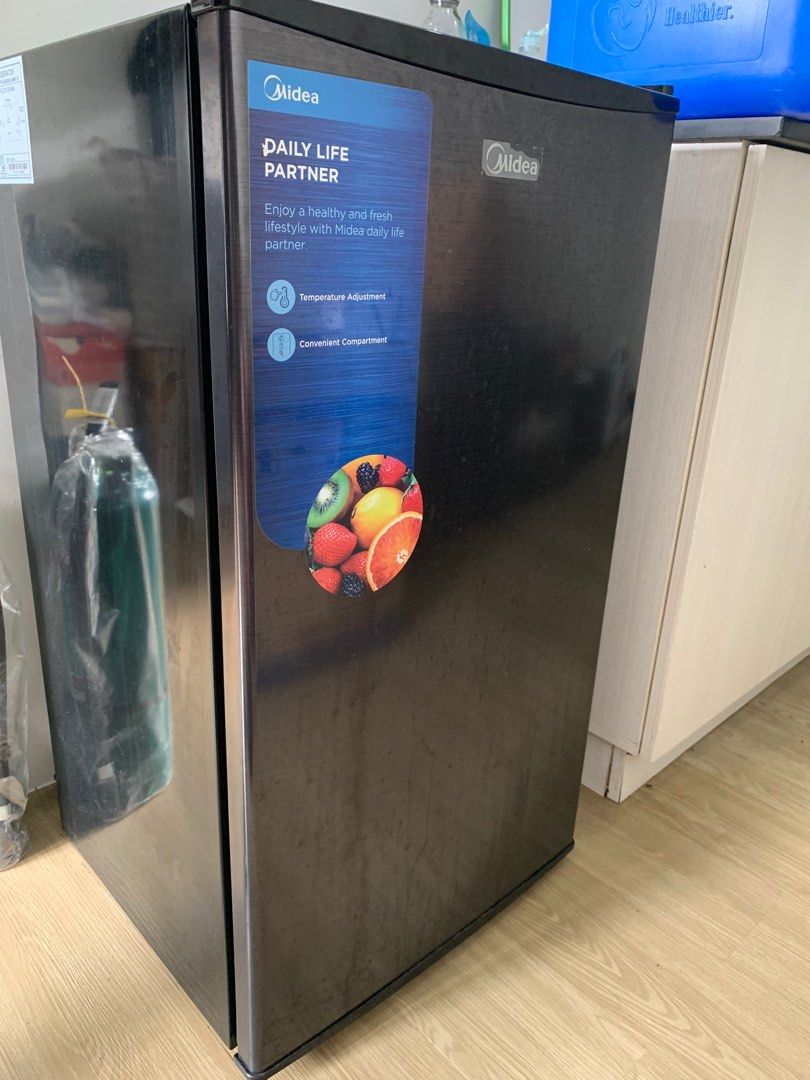 Midea 3.3 cu. ft. mini bar refrigerator with Mechanical Temperature ...