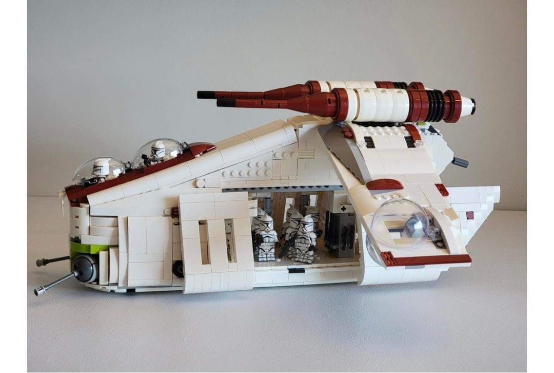 MOC Star Wars Republic Gunship Custom MOC 1707pcs + 10 Phase 1 Clones ...