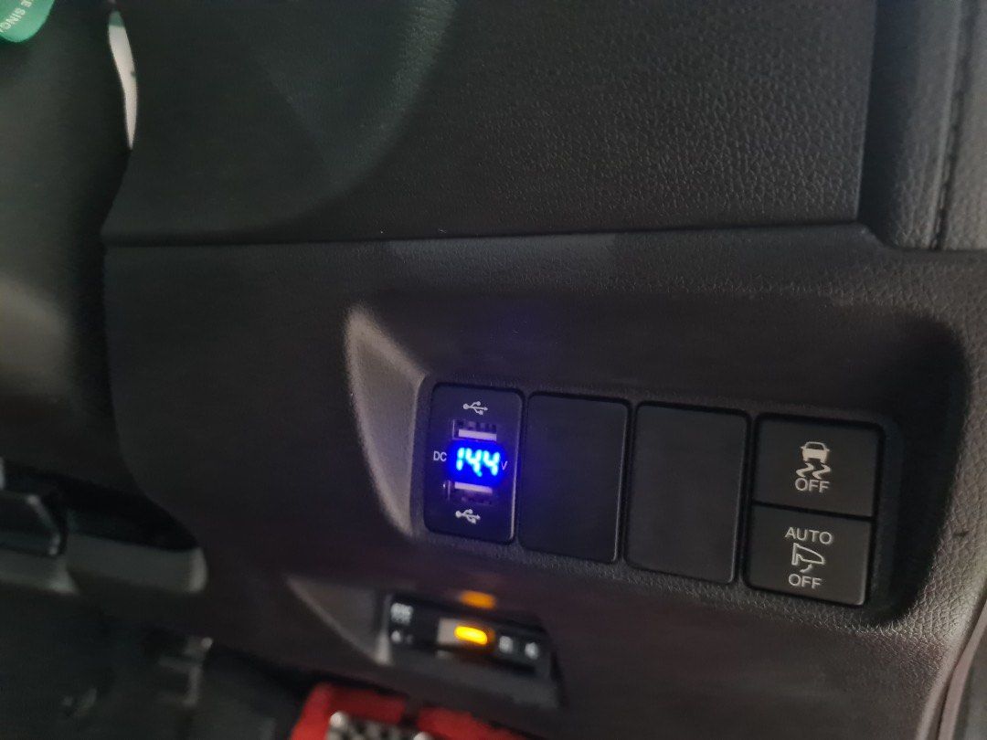 QUICK & FAST CHARGE Dual USB Ports with Voltmeter For Honda, Toyota ...