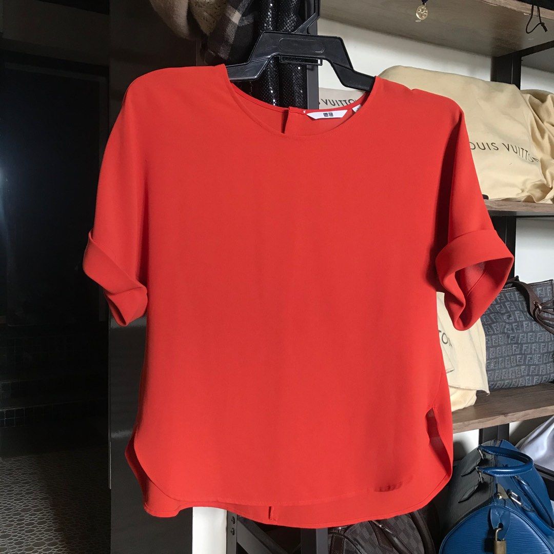 Uniqlo red top, Women's Fashion, Tops, Blouses on Carousell
