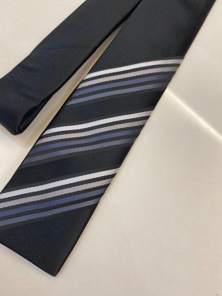 Van Garie tie, Men's Fashion, Watches & Accessories, Ties on Carousell