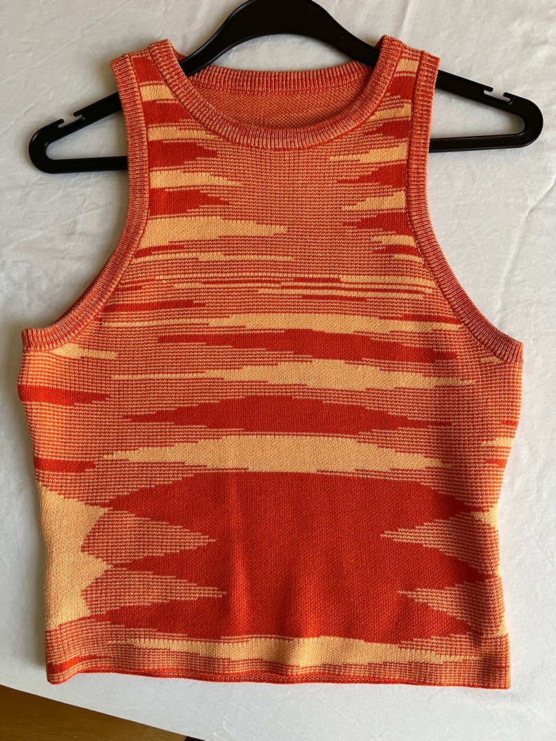 Y2K top, Women's Fashion, Tops, Sleeveless on Carousell