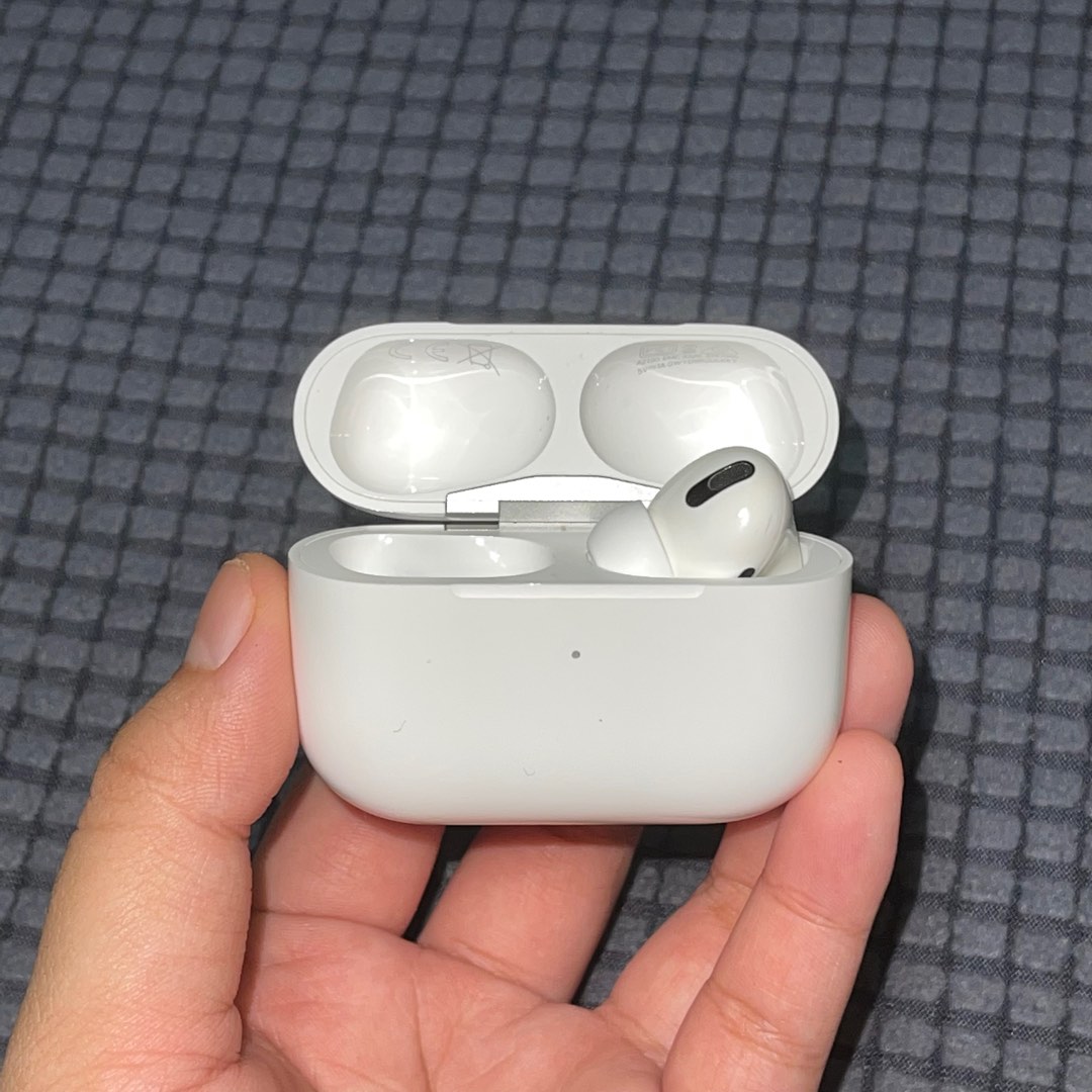 AirPods Pro (1st Gen) - with Original Box - Right AirPod (Missing Left ...