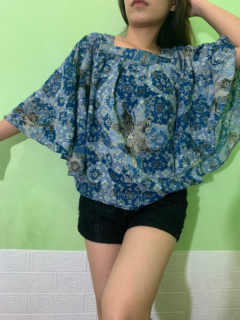 Batwing batik, Fesyen Wanita, Pakaian Wanita, Atasan di Carousell