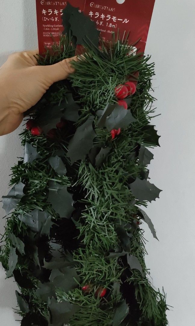 Daiso Sparkling Garland Furniture And Home Living Home Decor Artificial Plants And Flowers On