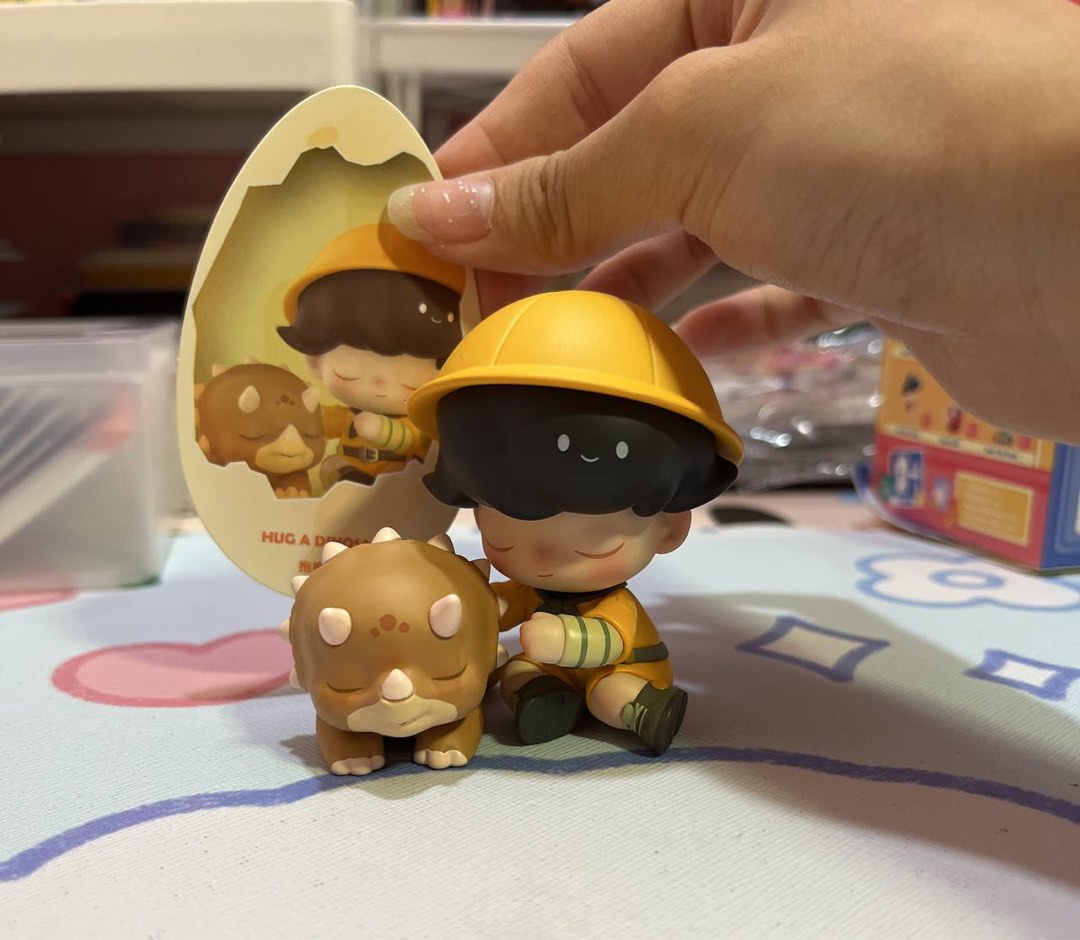 dimoo [ hug a dinosaur], Hobbies & Toys, Memorabilia & Collectibles ...