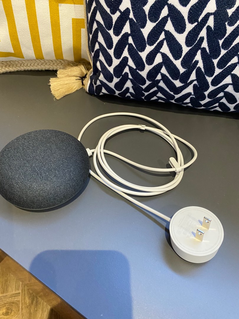 Goggle chromecast mini v1, Audio, Portable Music Players on Carousell