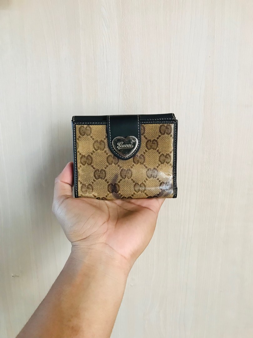 Gucci GG Heart Logo Wallet, Luxury, Bags & Wallets on Carousell