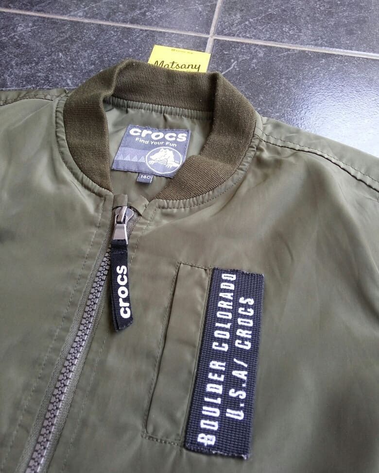 CROCS JAKET BOMBER VARSITY JACKET ARMY ORIGINAL, Fesyen Wanita, Pakaian ...