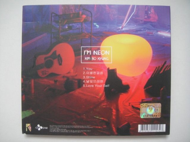 Kim Bo Kyung - I'm Neon CD (韓國版) (附歌詞畫冊本), 興趣及遊戲, 音樂樂器 & 配件, 音樂與媒體 - CD ...