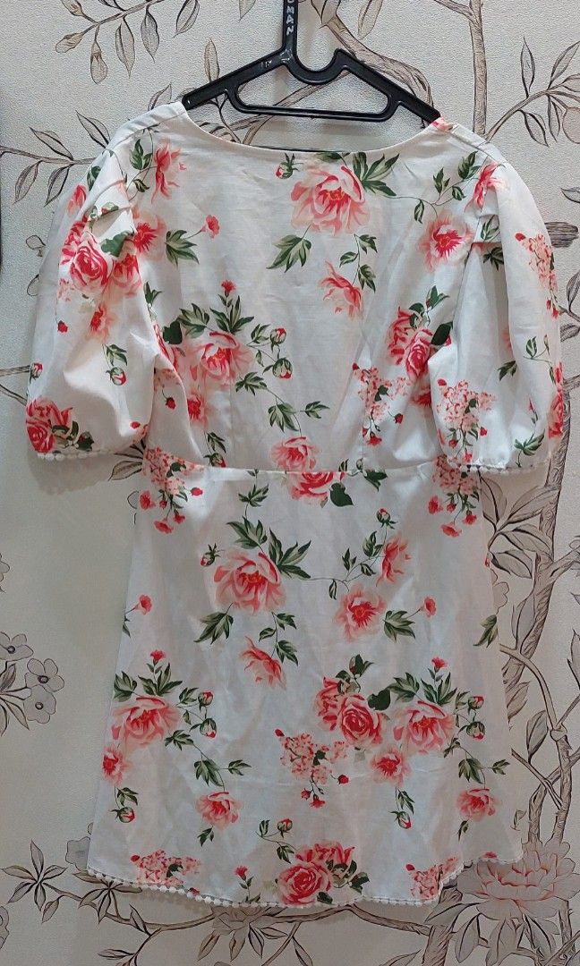 Midi dress putih bunga, Fesyen Wanita, Muslim Fashion, Gaun di Carousell