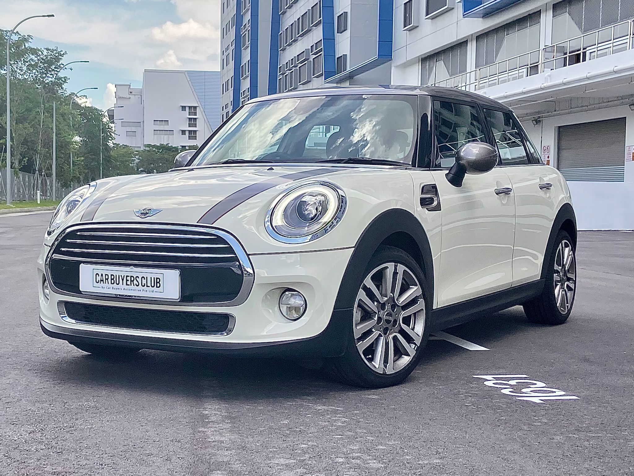 MINI COOPER 5DR FWD LED ABS, Cars, Used Cars on Carousell