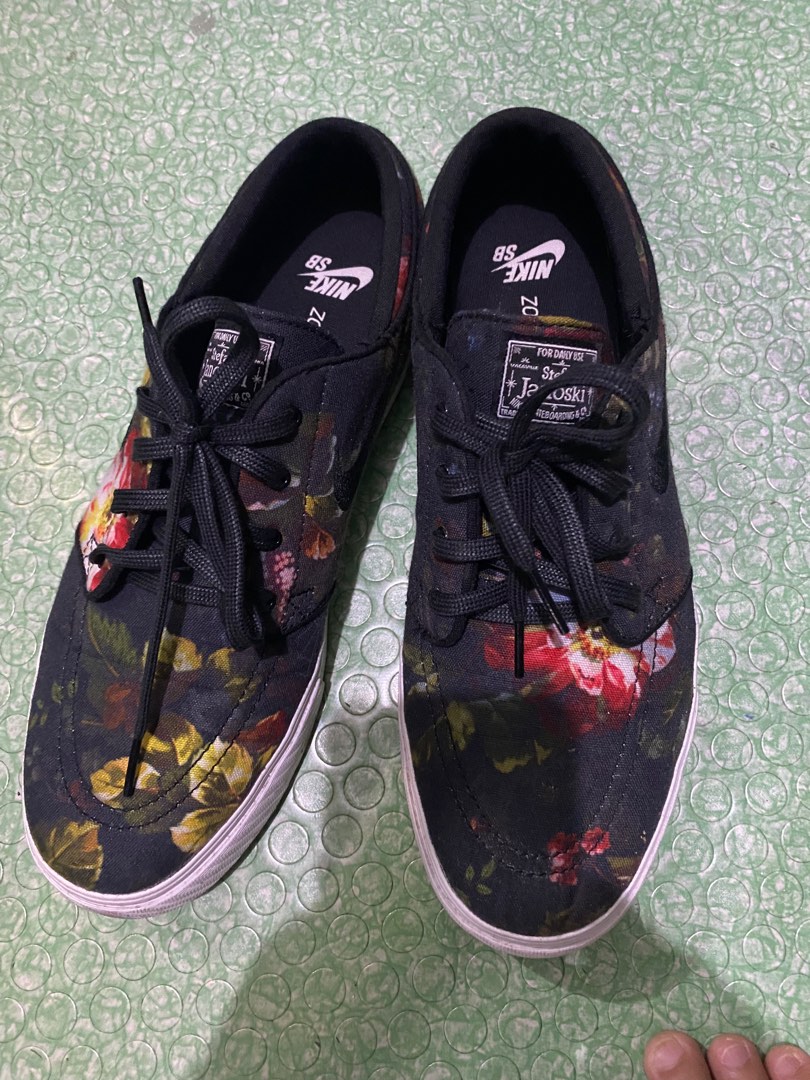 nike sb floral, Men's Fashion, Footwear, Sneakers on Carousell