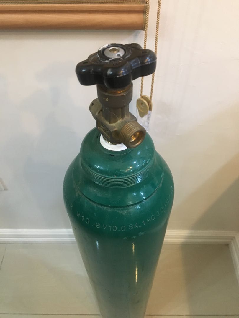 Oxygen tank w/ regulator, Health & Nutrition, Medical Supplies & Tools ...