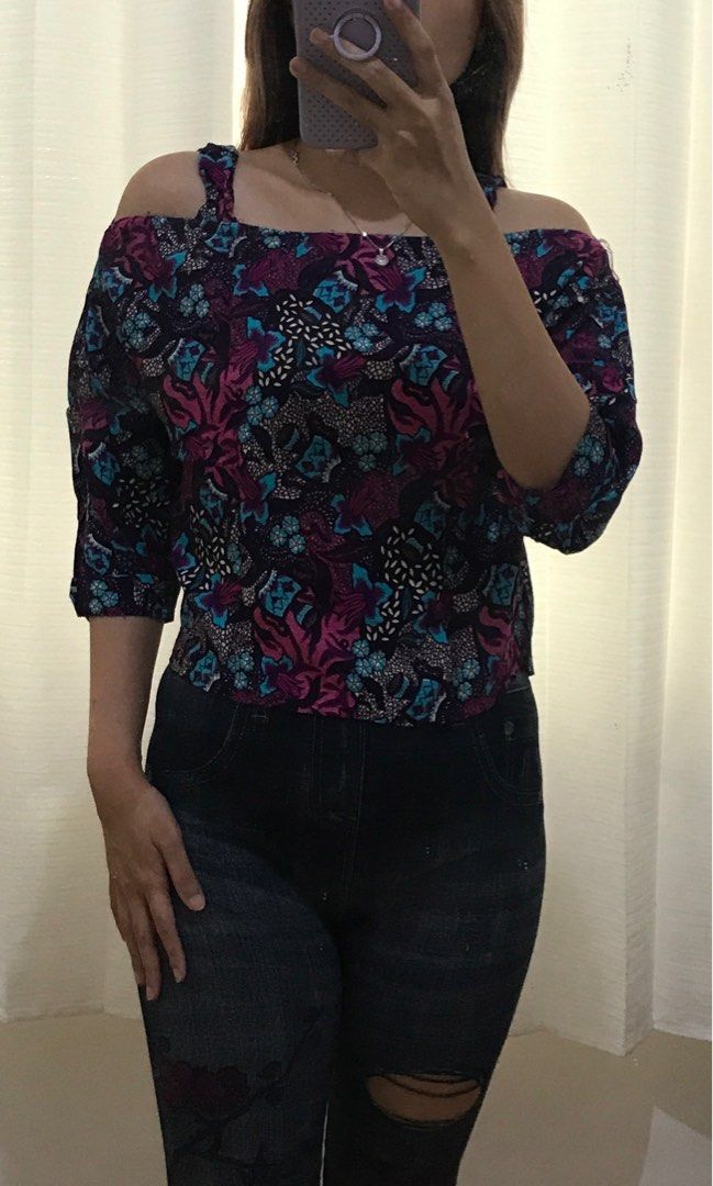 Sabrina batik ungu, Fesyen Wanita, Pakaian Wanita, Atasan di Carousell