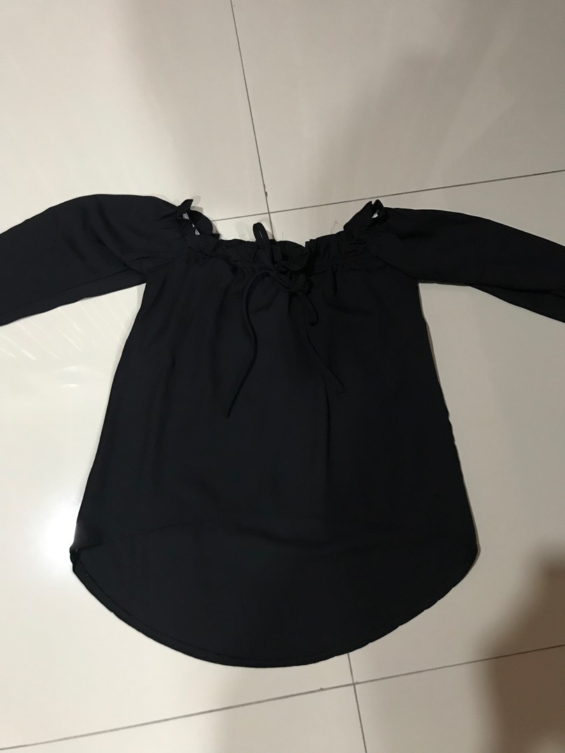 Sabrina Wanita Hitam Import Like New Bagus, Fesyen Wanita, Pakaian Wanita, Atasan di Carousell