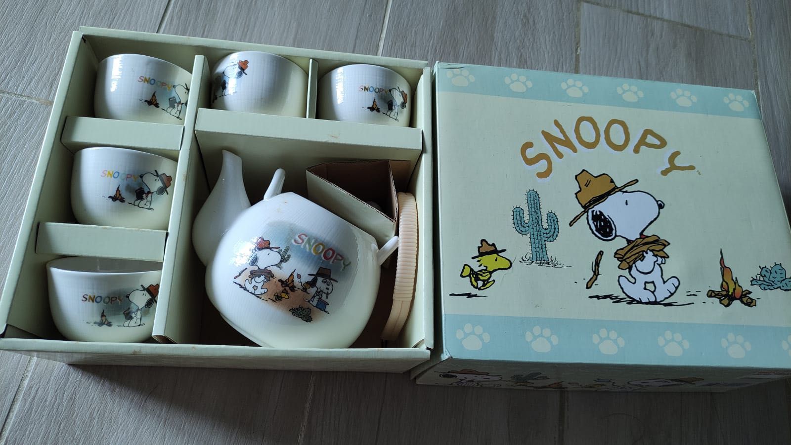 Snoopy teapot set, 傢俬＆家居, 廚具和餐具, 茶具配件 - Carousell