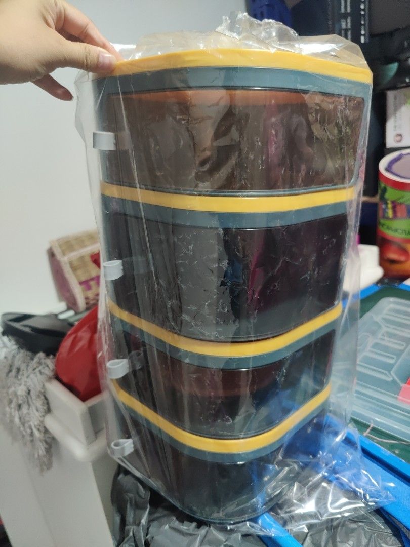 Tempat simpan makanan, Kitchen & Appliances di Carousell