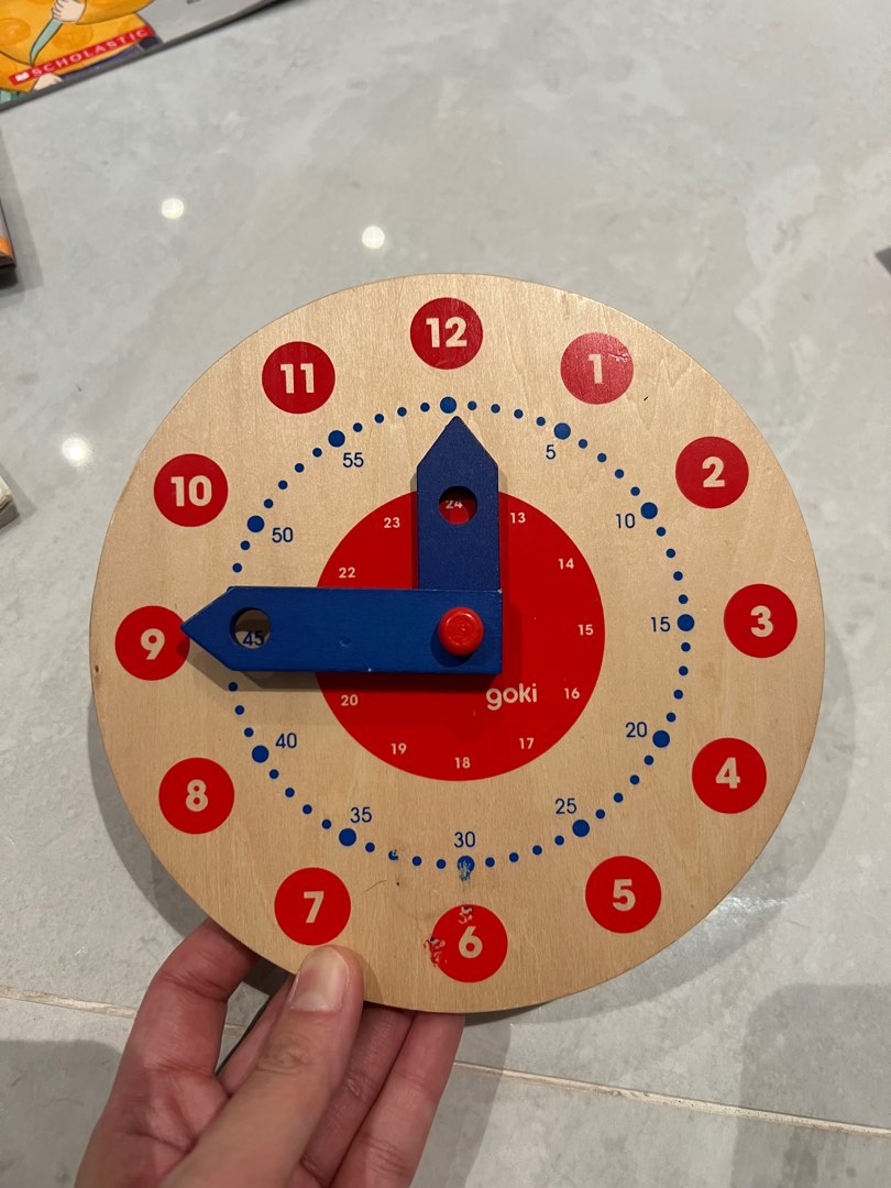 Wooden learning clock, Hobbies & Toys, Toys & Games on Carousell