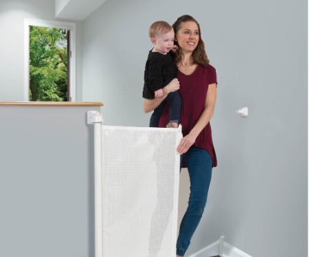 Baby Retractable Gate, Babies & Kids, Baby Nursery & Kids Furniture ...