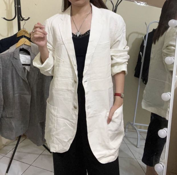 Blazer linen halus, Fesyen Wanita, Pakaian Wanita, Baju Luaran di Carousell