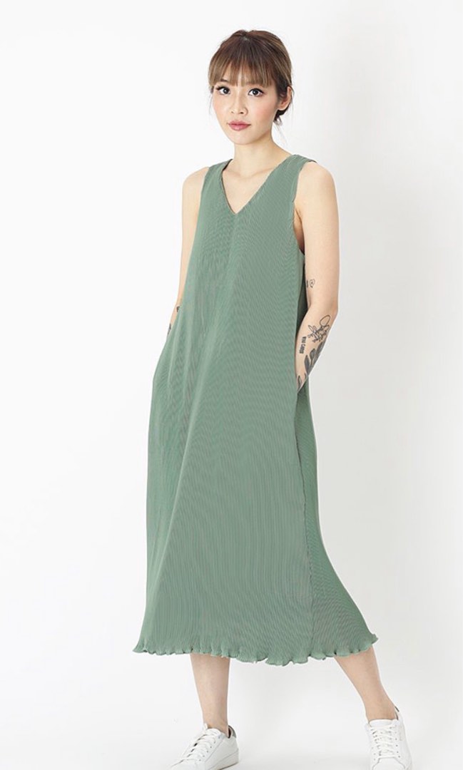 [BNWT] A for Arcade Pleated Midi Dress, Women's Fashion, Dresses & Sets ...