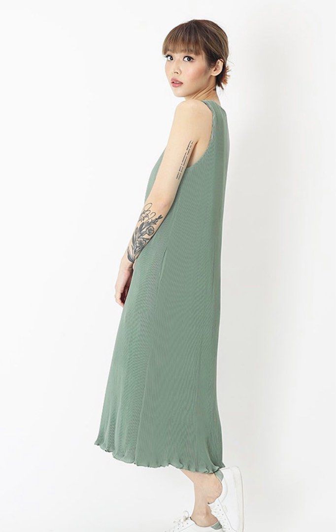 [BNWT] A for Arcade Pleated Midi Dress, Women's Fashion, Dresses & Sets ...